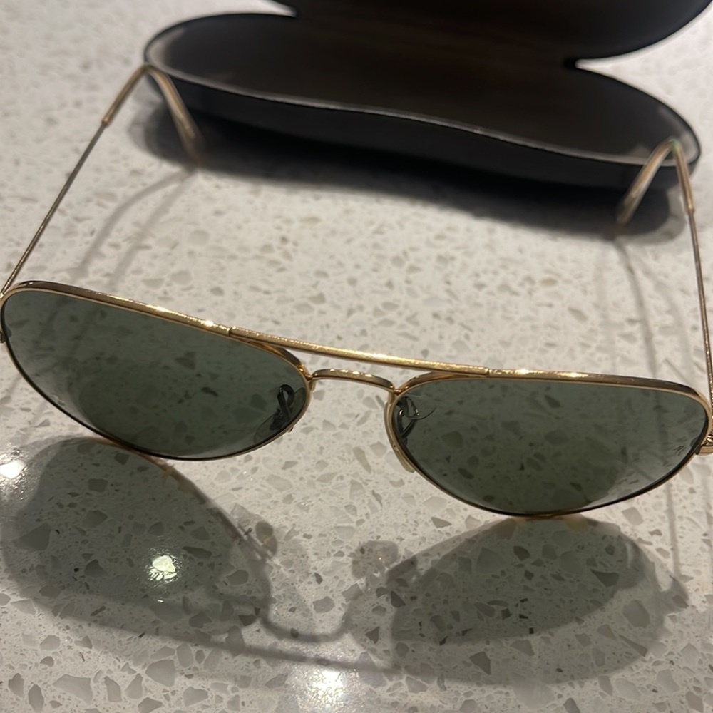 100% Authentic Ray-Ban Polarized Gold Frame Aviators - Gem